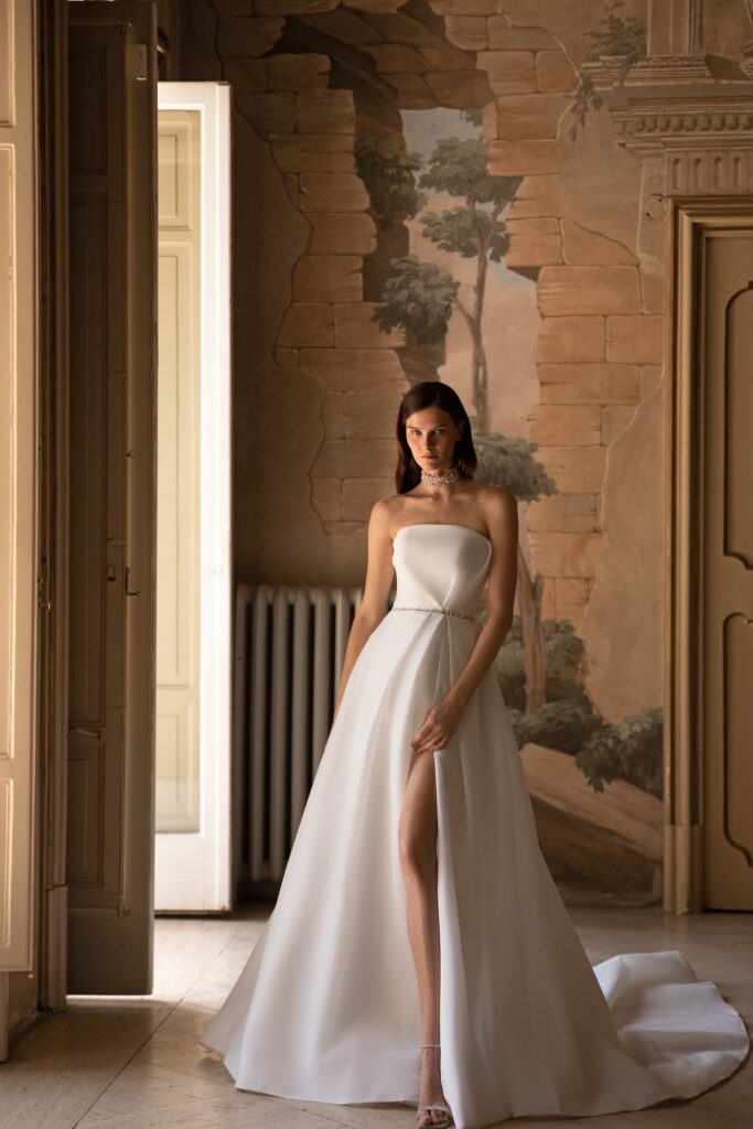 Весільна сукня «Cassie» З поясом | CRYSTAL